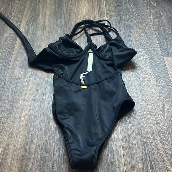 Gooseberry Seaside | Swim | Gooseberry Seaside So Chic Plunge One Piece ...